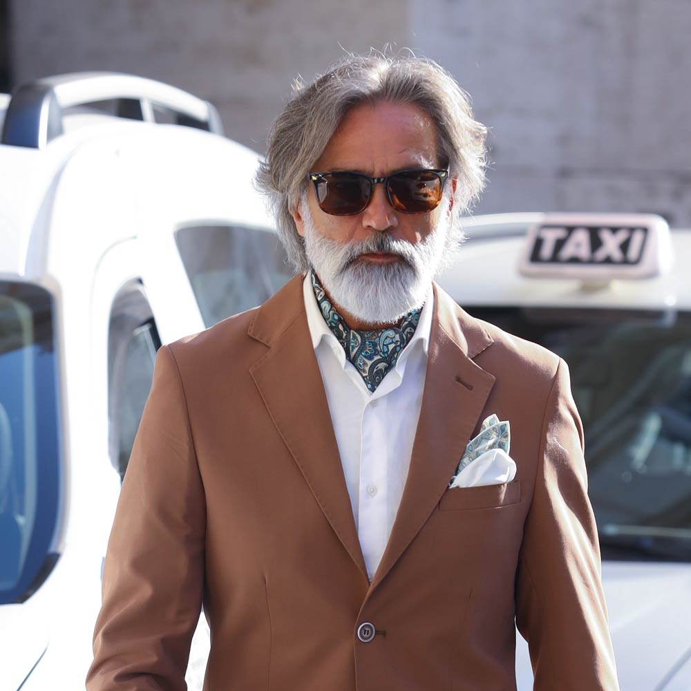 How to Tie a Men's Neckerchief Guide - Elizabetta